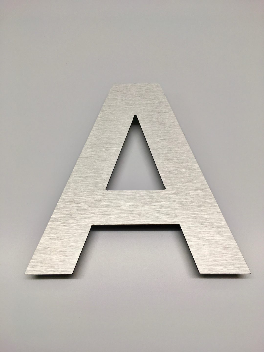 Lettre Aluminium Relief - La Fabrique à Lettres